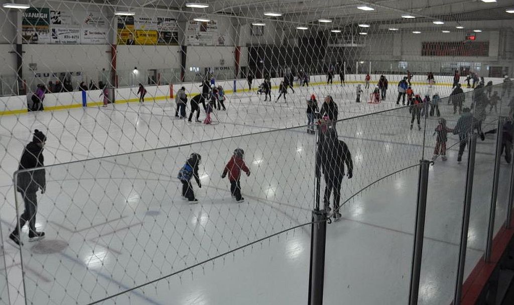Free skating at CARDELREC Recreation Complex-Goulbourn for youth and ...
